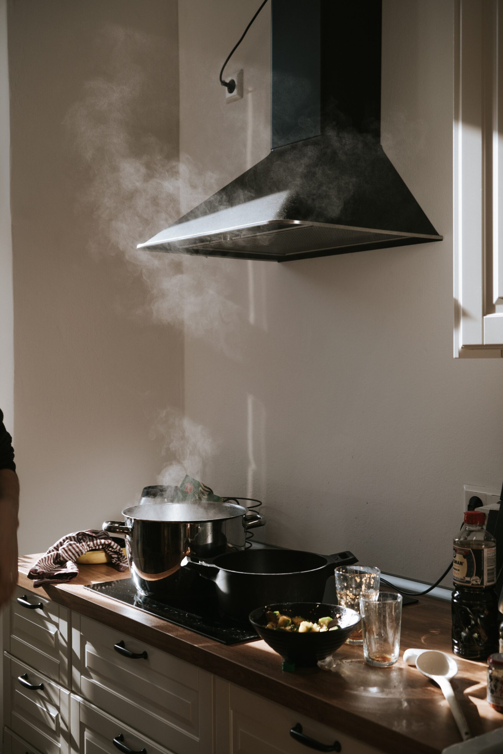 Range Hoods For Open Concept Kitchen Designs: Solutions For Air ...